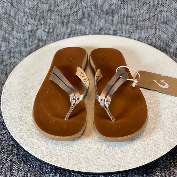 OluKai | Shoes | Olukai Kapehe Luana Flip Flop Sandals Womens 8 | Poshmark